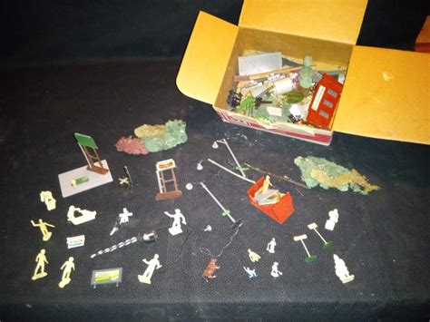 Lot 168 N Scale Model Railroad Accessories