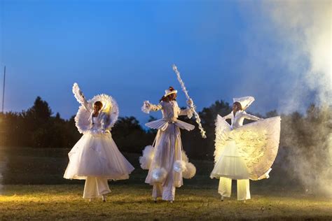 Spectacles Déchassiers Et Animations Déambulatoires Sur échasses