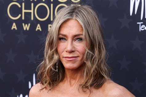 She Became Like Mickey Rourke” 55 Year Old Wrinkled And Grey Haired Jennifer Aniston Was