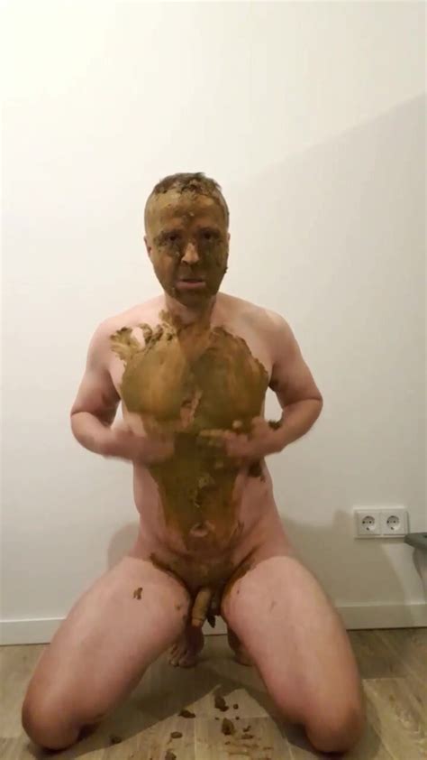 Kloake Smears Himself With Shit