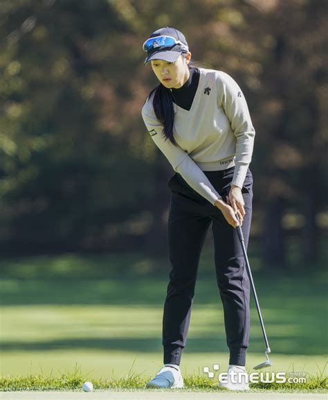 포토 윤선정 버디를 노리는 눈빛 전자신문