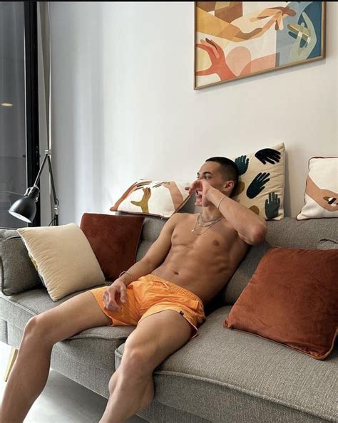 Alex With The Empirically Nice Legs😤 Rsmoothlegs
