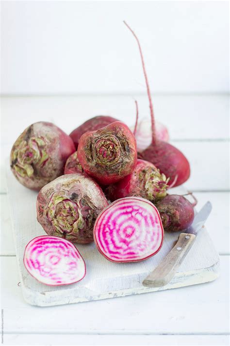 Candy Cane Beetroot De Stocksy Colaborador Noémi Hauser Stocksy