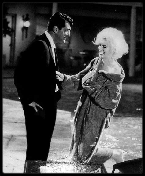 1962 Marilyn Et Dean Martin Lors Des Répétitions Dune Scène Du Film