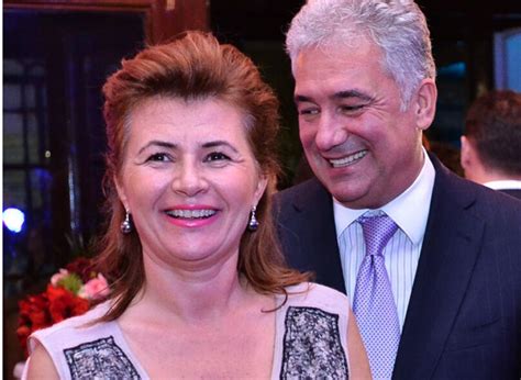 Soții Videanu Sunt „pensionarii” Români Opriți Pe Aeroportul Din