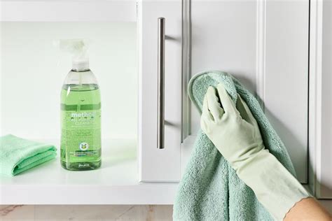 5 Pro Cleaner Tips To Degrease Kitchen Cabinets Fast