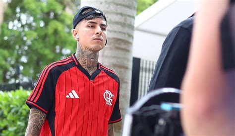 Pulgar Fratura O Quinto Metatarso Do Pé E Fará Cirurgia