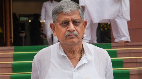 Earlier Husband Wife Now Son Lalan Singh Targeted Lalu And Tejashwi Yadav पहले पति पत्नी अब