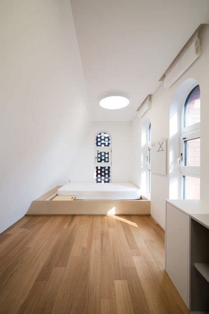 Skinny Scooping Seoul House By Stpmj Subverts Spatial Divisions