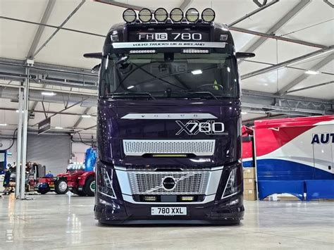 Nowe Volvo Fh16 Aero 780 Xxl W Hołdzie Dla Dawnego Fh16 520 Jeżdżącego Do Azji 40ton