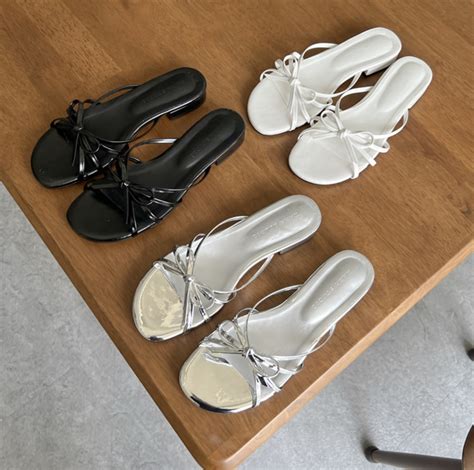 프롬릴리 키라 리본 스트랩 뮬 슬리퍼