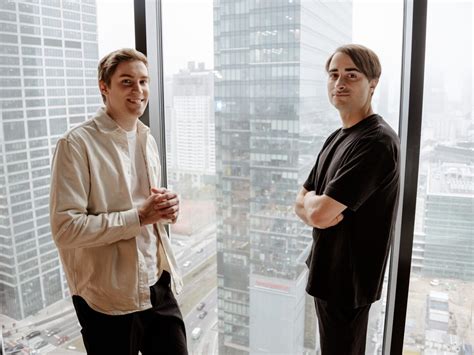 Dwaj Polacy Zatrudnili Legendy Hollywood Matthew Mcconaughey I Michael Caine Pomagacie