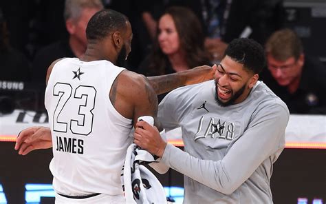 فوری؛ آنتونی دیویس به لس آنجلس لیکرز منتقل شد طرفداری