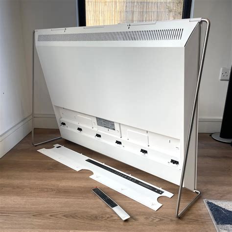 Beoplay V1 40 Television Table Stand White