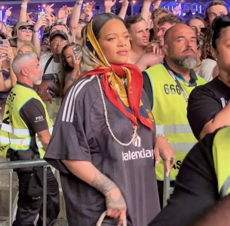 Rihannas Hijab Outfit Kimdeyir