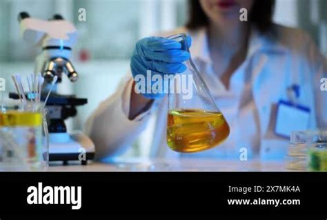 Laboratory Analyzers Stock Videos And Footage Hd And 4k Video Clips Alamy