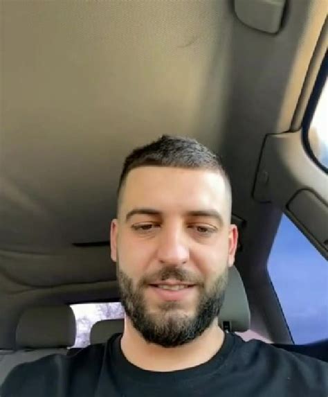 A Handsome Guy Show Off His Penis In The Car Quickly En