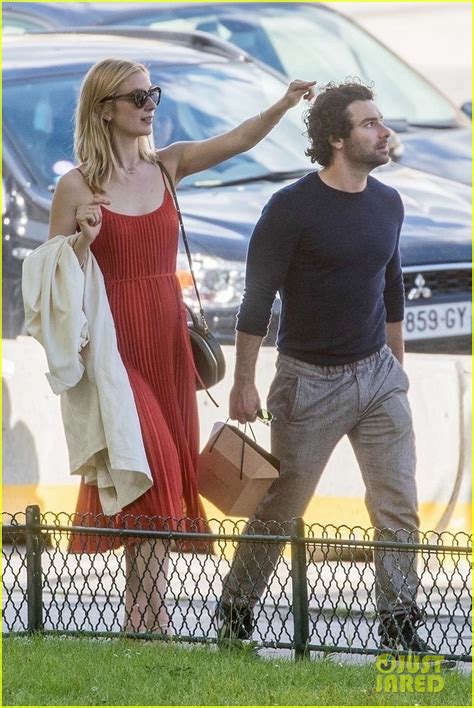 Poldarks Aidan Turner Is Dating Unreals Caitlin Fitzgerald Photo