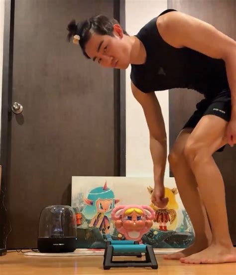 Jiratchapong Srisangs Feet