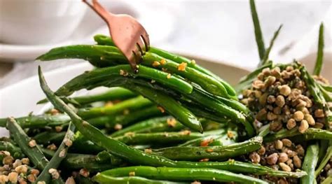 10 Minutes Garlic Butter Fried Green Beans Chefsbliss