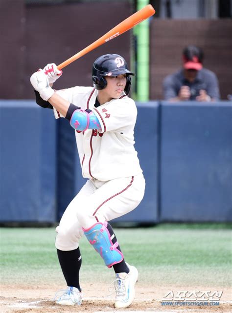 포토 덕수고 박준순 진지한 눈빛으로 타격 네이트 스포츠 포토 덕수고 박준순 진지한 눈빛으로 타격 네이트 스포츠