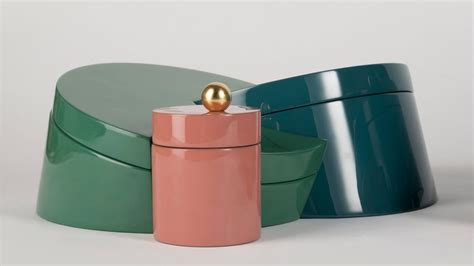 Lara Bohinc Creates Interlocking Urushi Lacquer Boxes