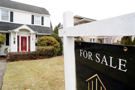 More Homes On The Market Are Going ‘stale Due To This Big Listing Mistake