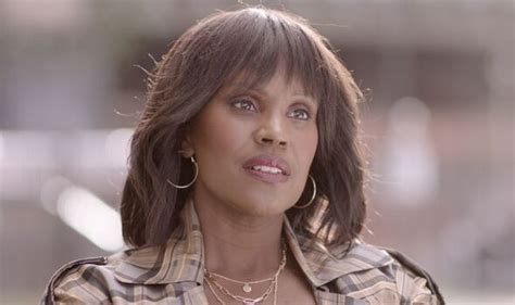 Loose Womens Kelle Bryan Praised For Perfect Role By Significant Other Co Star Tv And Radio