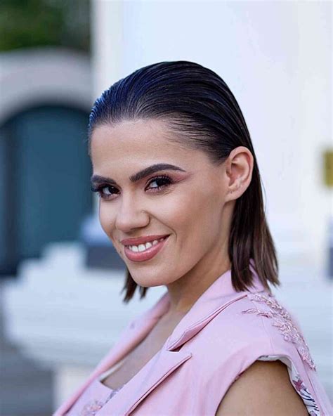 Best Ways To Get The Wet Hairstyle Trend