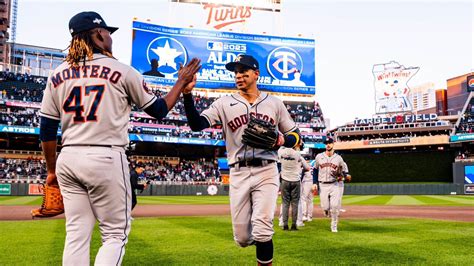 Houston Se Pone Arriba En La Serie En Casa De Los Twins Sportsmedia