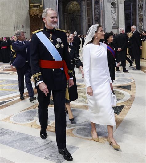 Queen Letizia Honors Papal Tradition In White At Pope Leo Xivs