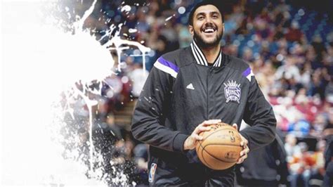 The Best Ever Indian Origin Athlete Gigantic Sim Bhullar The Wfy