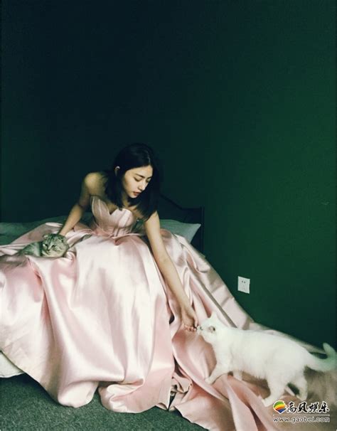 王若珊春日写真集：此番王若珊以披肩中长发形象示人！让人耳目一新 新闻资讯 高贝娱乐
