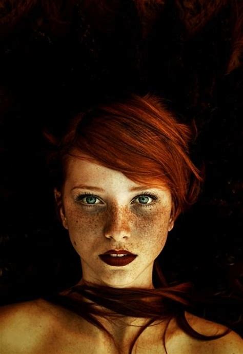 Perfectly Sculpted Face Scrolller