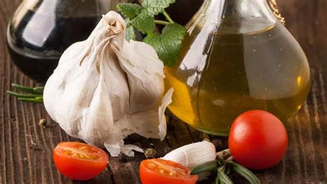 Smart Ways To Reuse Garlic Peels Times Of India