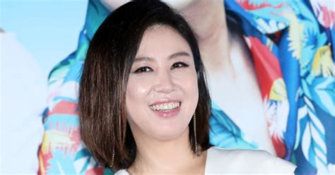 김성경 이혼 22년만에 사업가와 재혼신혼여행도 다녀와