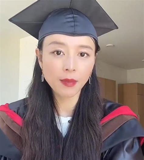 43岁张静初美国名校毕业，没拿硕士却骄傲，原因太励志