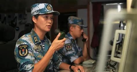 女博士韦慧晓，35岁被特招入伍，4年后成中国海军首位女副舰长中国海军新浪新闻