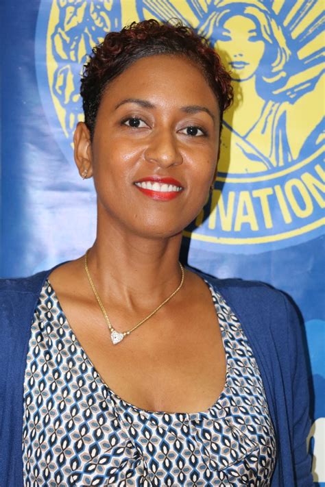 Un Beau Modèle Dexcellence Aurélie Nellaconseillère Exécutive De La Collectivité De Martinique
