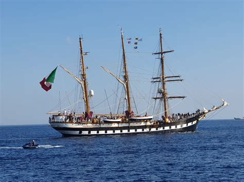 Nave Scuola Palinuro Della Marina Militare In Sosta A Messina Sarà
