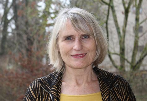 Heidi Kronenberg Im Engen «schrank Knien Pfarrblatt Bern