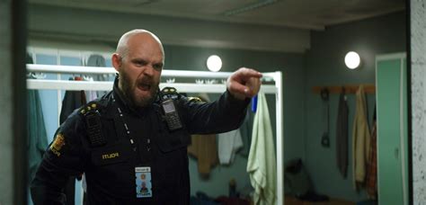 «hvite Gutter Tar På Seg Politiuniformen Nå Er Traileren Her