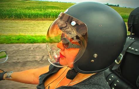 Review Bell Custom 500 Helmet Women Riders Now