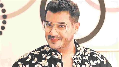 సహనటికి లైంగిక వేధింపులు నటుడు అరెస్ట్ Kannada Tv Actor Charith Balappa Arrested For Alleged