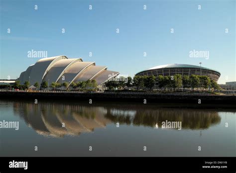 River Clyde Landmarks Bbc Auditorium Bells Bridge Secc Armadillo Science Centre Stock