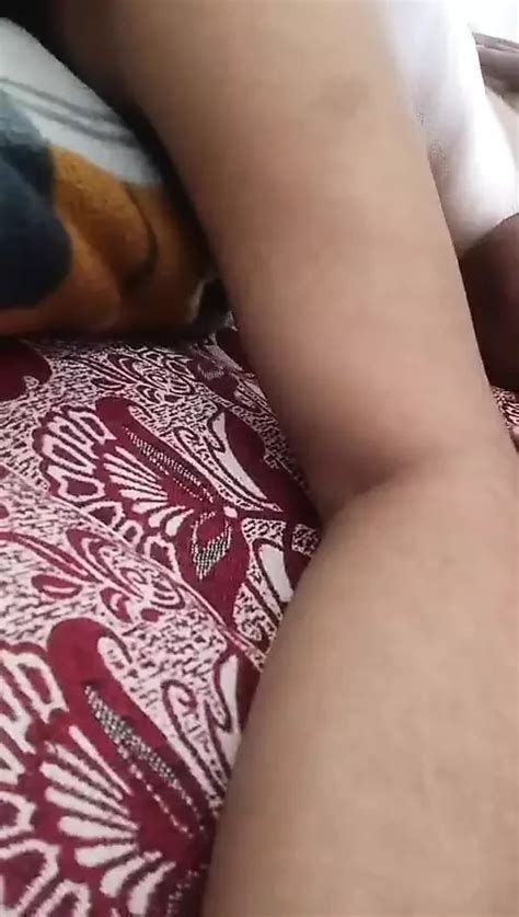 男の子はボディマッサージでセックスのための処女の女の子を感動させます Xhamster