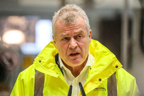 Vopak Plust Door Hamsterwoede Windturbinebouwer Hijst Stormbal De