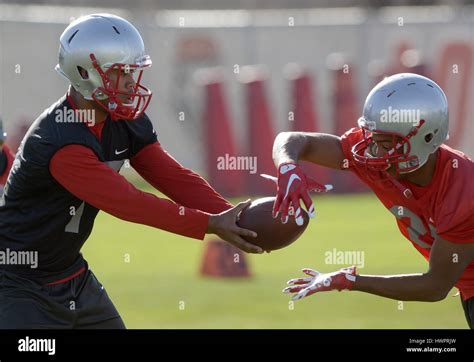Usa 22nd Mar 2017 Sports Unm Quarterback Jajuan Lawson Hands Of To Jacob Smith During