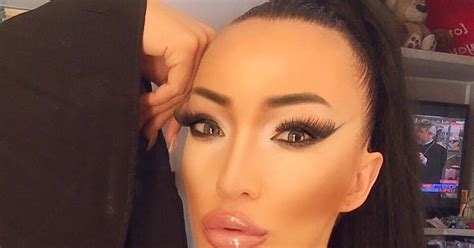 Larisa Bercea Apariţie Interzisă Cardiacilor S A Pozat Complet Dezbrăcată Wowbiz