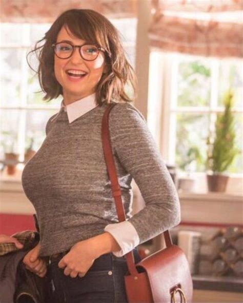 Milana Vayntrub R Ladieswithshorthair